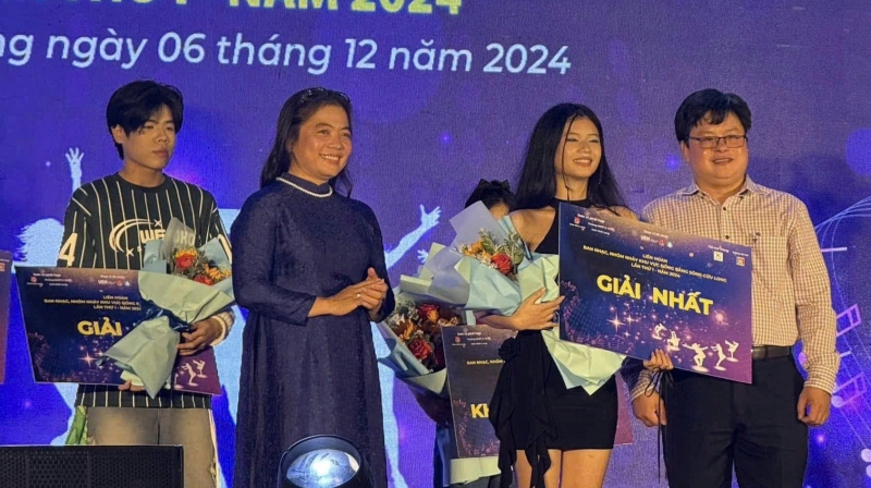 DNC Dancing Club wins first prize at The 1st Mekong Delta Region Band ...